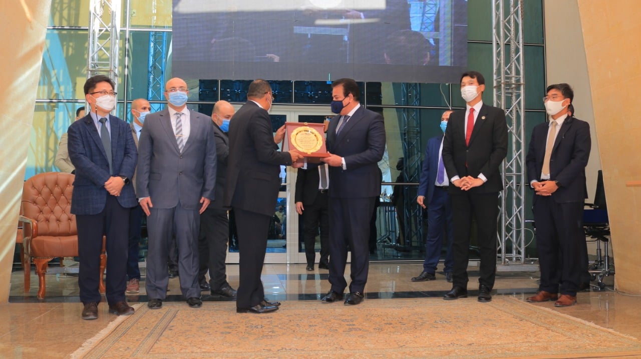 The President of Beni Suef Technological University thanks the Minister ...
