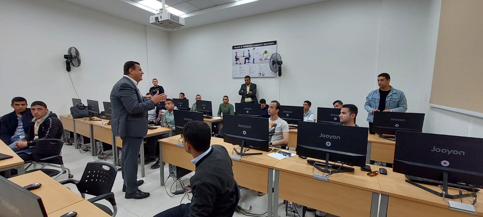 The President of Beni Suef Technological University inspects the ...